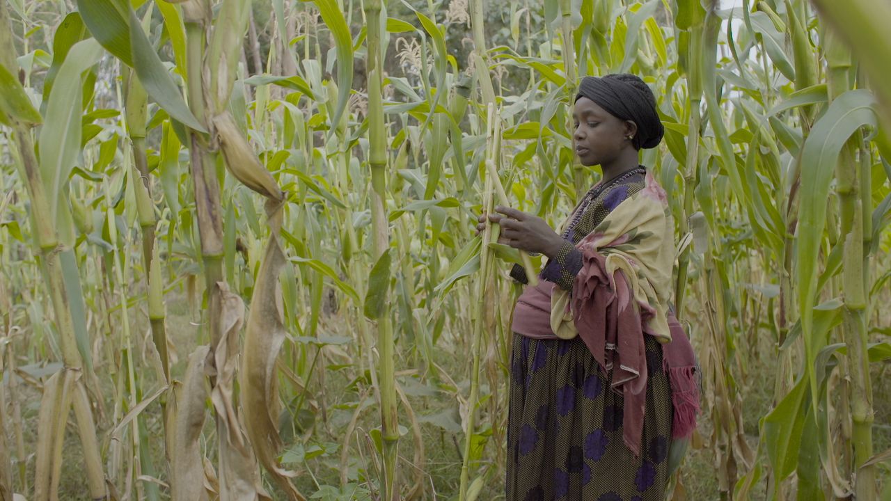 among us women - Getz Magazine